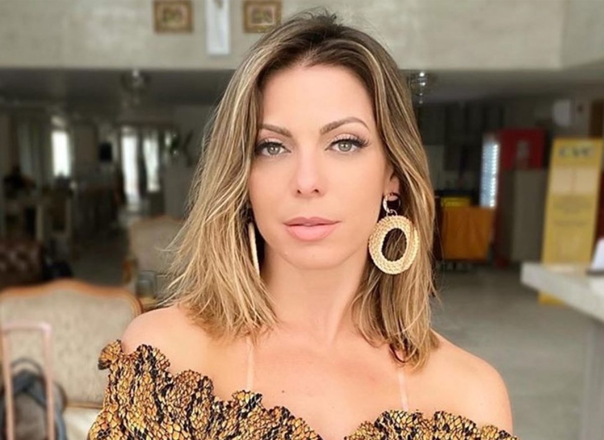 Sheila Mello recebe críticas por rebolar aos 42 anos - Plena Mulher