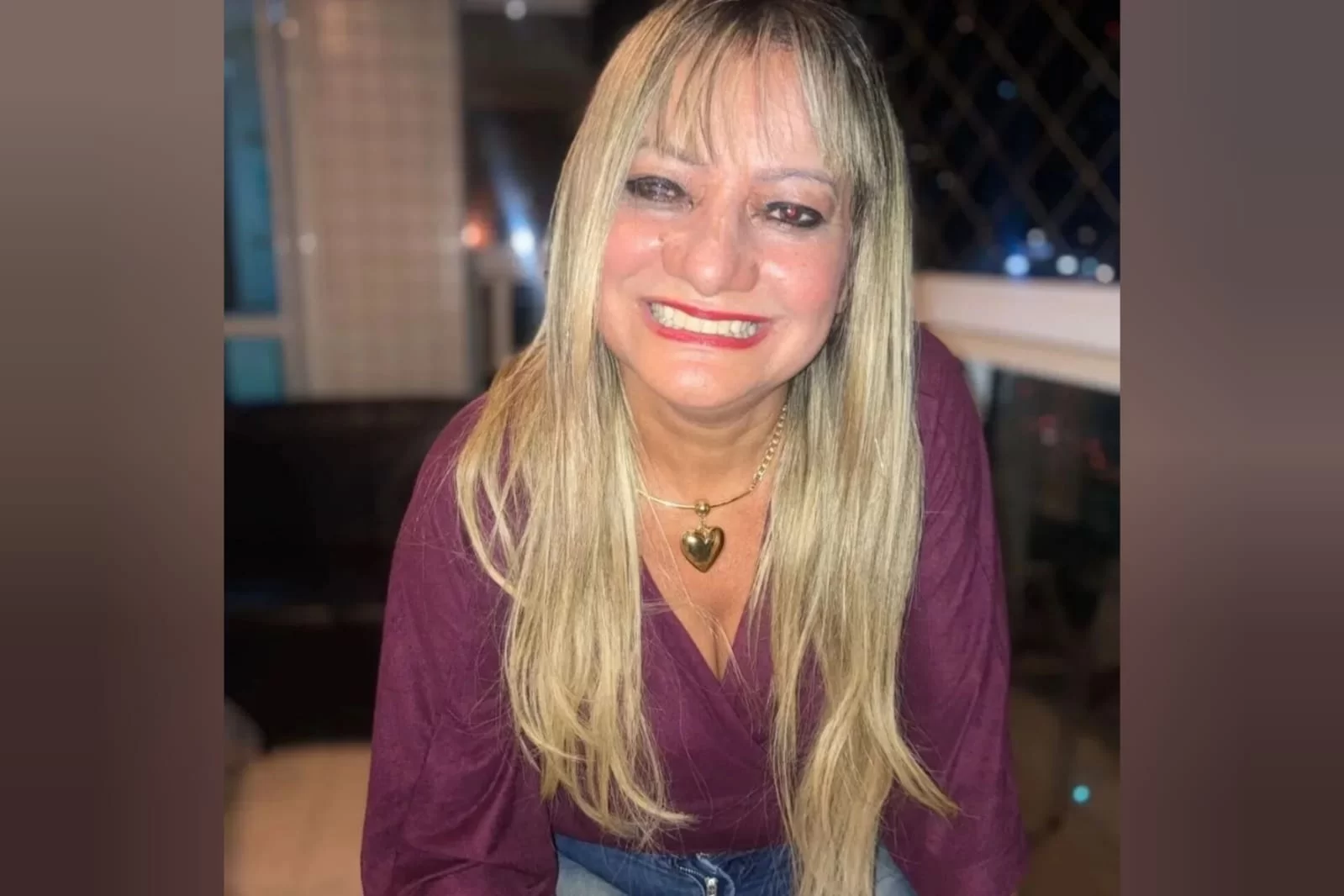 Cantora fica cega de um olho após usar lente de contato incorretamente - Plena Mulher